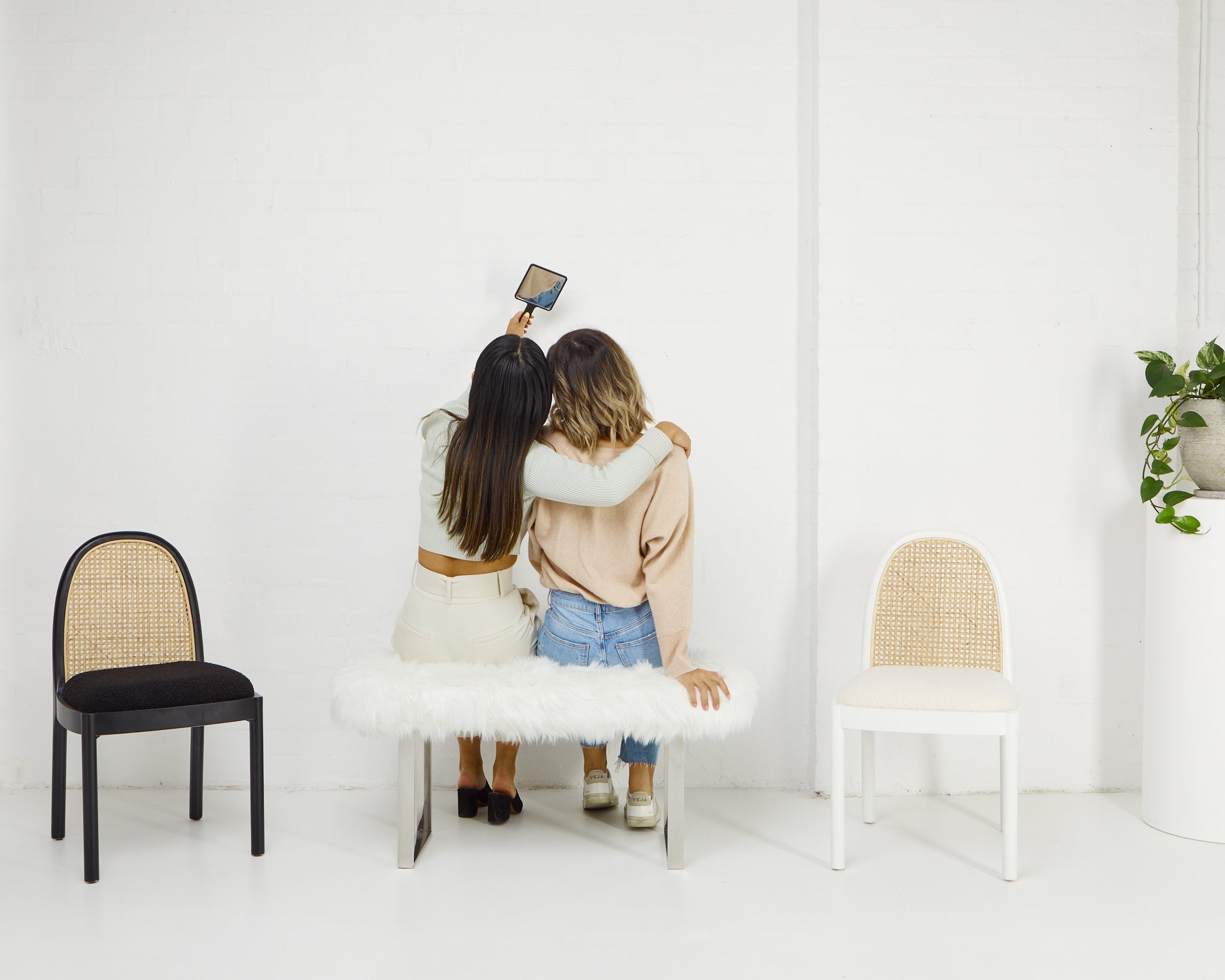 Everything You Need to Know about Makeup Chairs - ETOILE